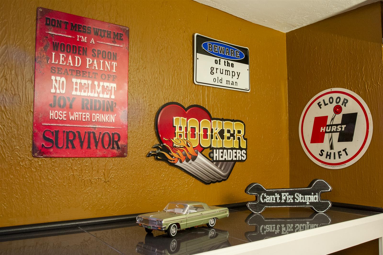 Summit Gifts BBT-011 Hurst Floor Shift Round Sign | Summit Racing