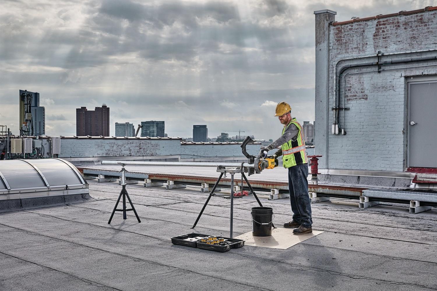 Dewalt DCE700X2 Dewalt FLEXVOLT 60 V MAX Cordless Pipe Threaders ...