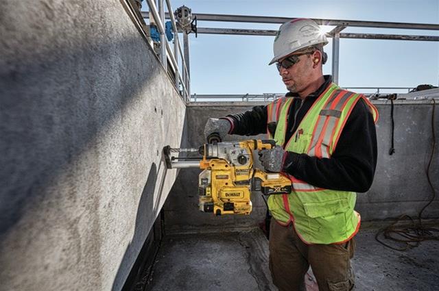 Dewalt DCH293R2DH Dewalt 20 V MAX XR Brushless 1 1/8 in. L-Shape SDS ...