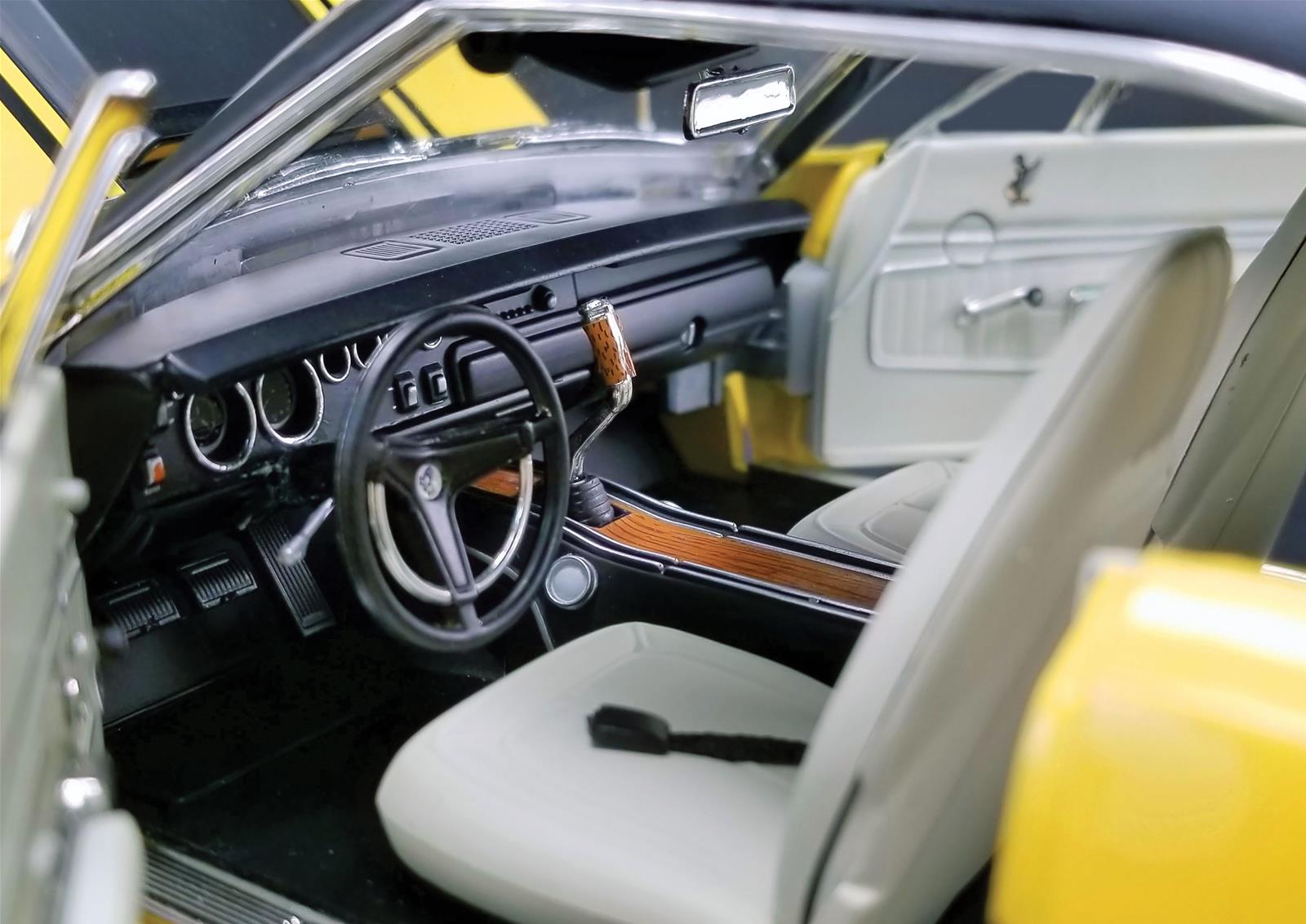 GMP GMP-18924 1:18 Scale 1970 Plymouth Road Runner Diecast Model with ...