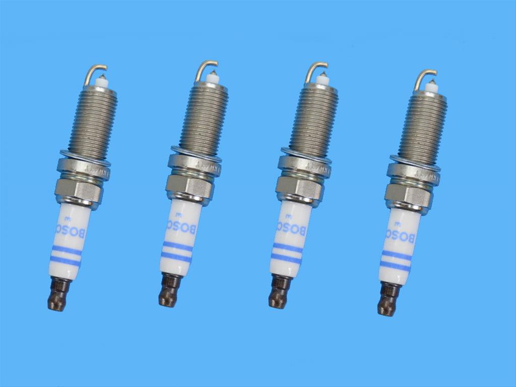 Mopar Replacement SPFR8TI332 Mopar Replacement Spark Plugs | Summit Racing