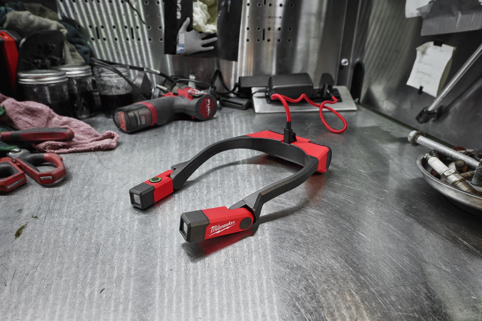 Milwaukee Tool 2117-21 Milwaukee REDLITHIUM USB 400 Lumen Neck Lights ...