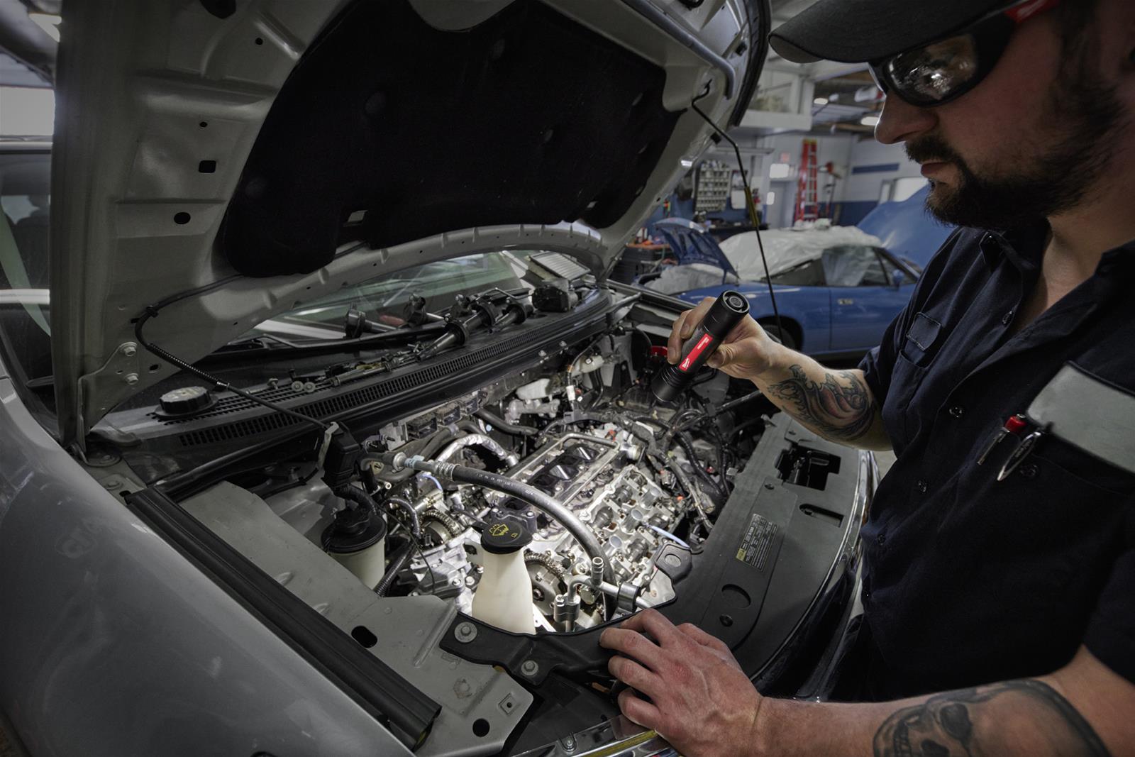 Milwaukee Tool 2162-21 Milwaukee REDLITHIUM USB 2,000L Slide Focus ...