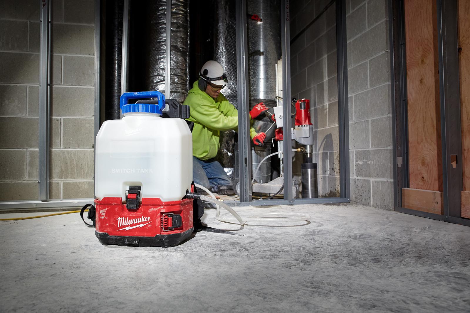 Milwaukee Tool 2820-21WS Milwaukee M18 SWITCH TANK Backpack Water ...