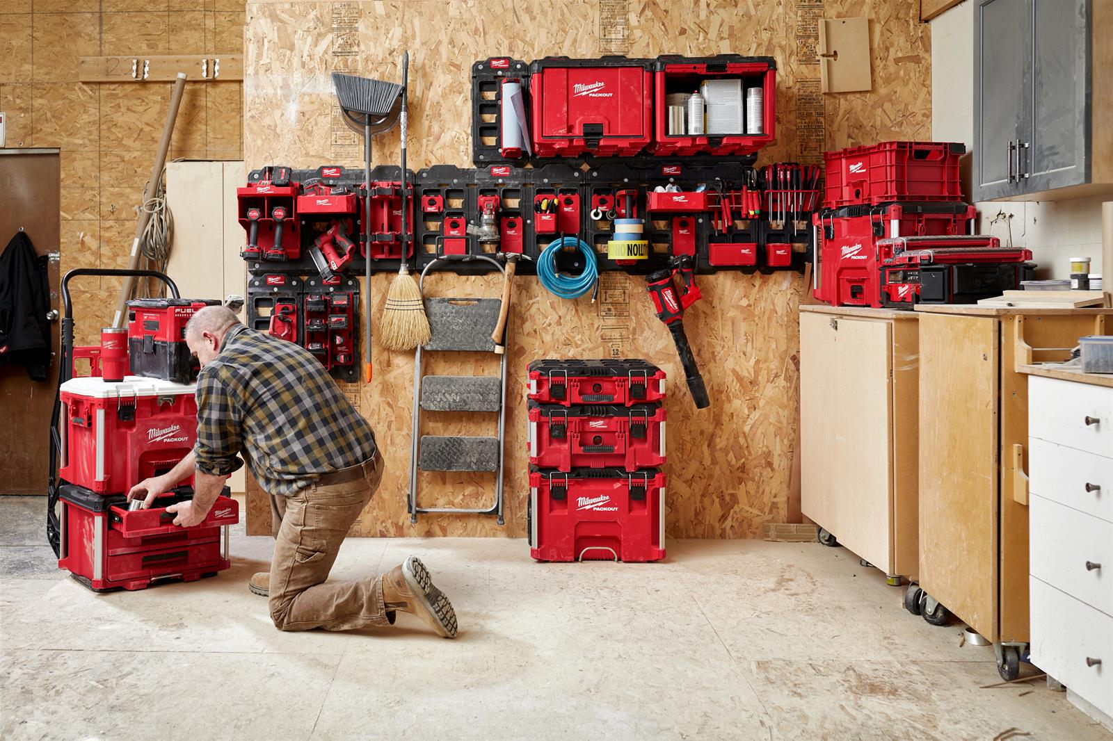 Milwaukee Tool 48-22-8462 Milwaukee PACKOUT 40 Quart XL Coolers ...