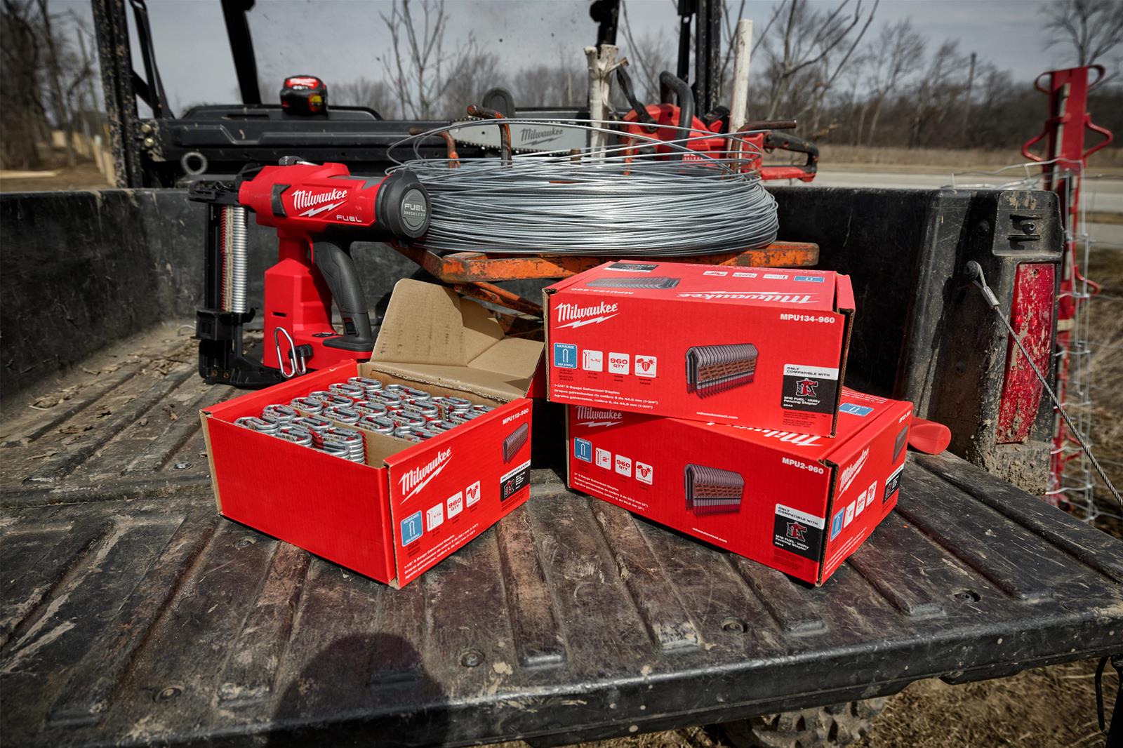 Milwaukee Tool MPU134-960 Milwaukee 1.75 in. 9-Gauge Galvanized Staples ...