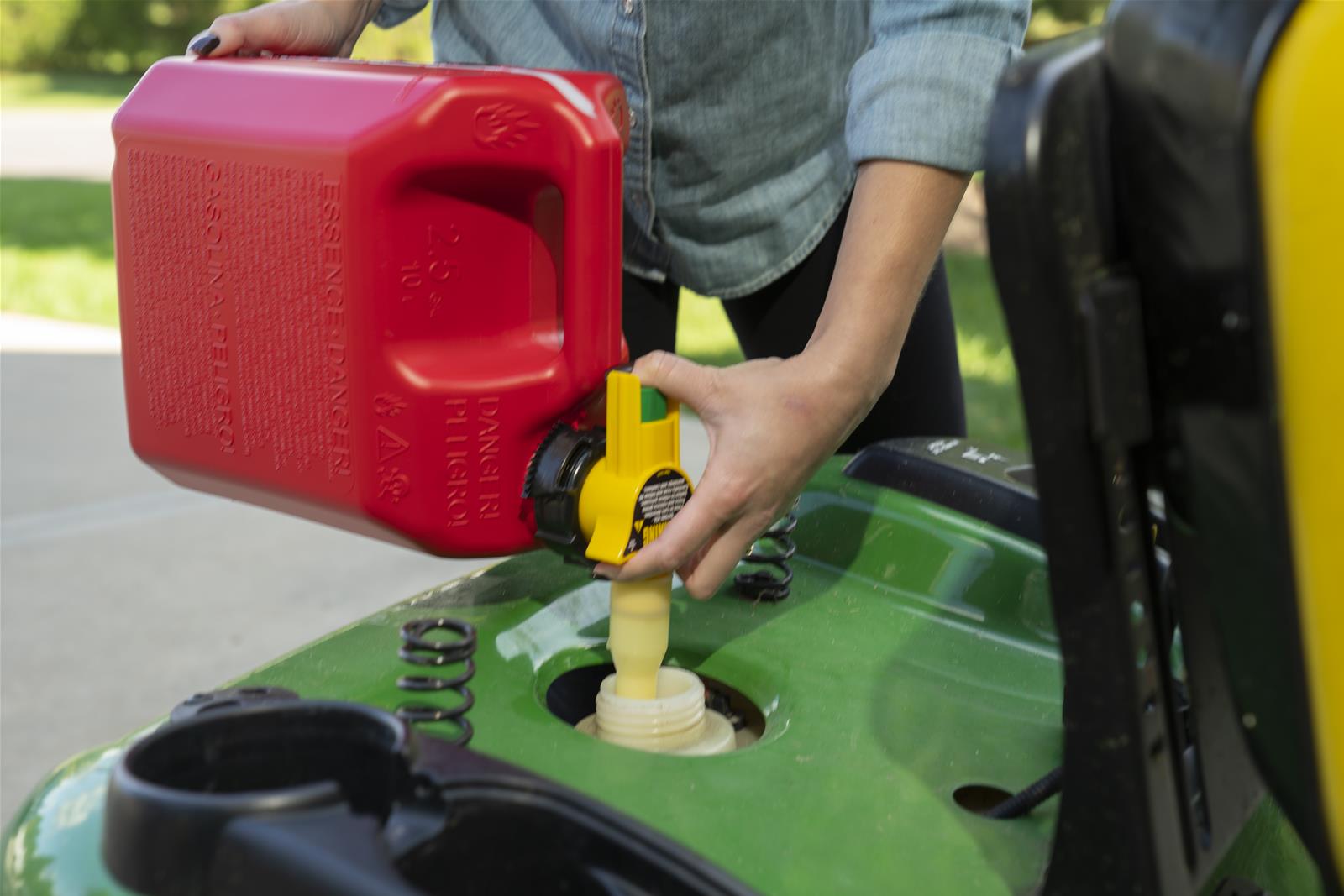 No Spill 1460 No-Spill Gasoline Cans | Summit Racing