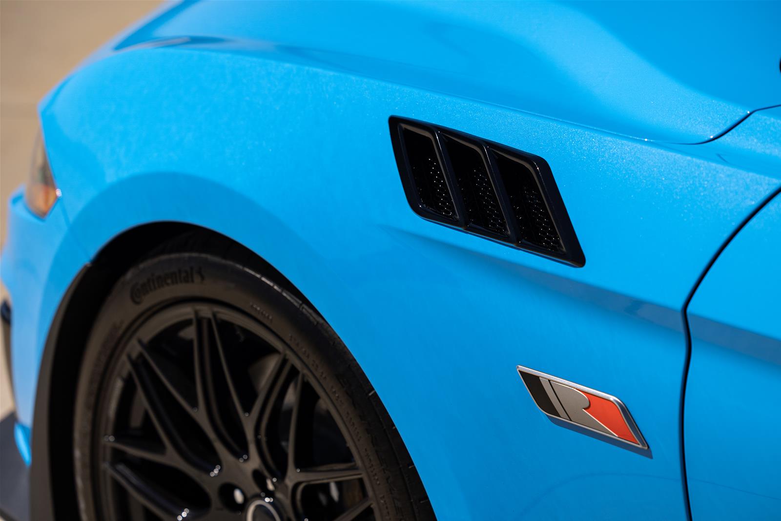 Roush Performance 422326 Roush Mustang Fender Vent Heat Extractors ...