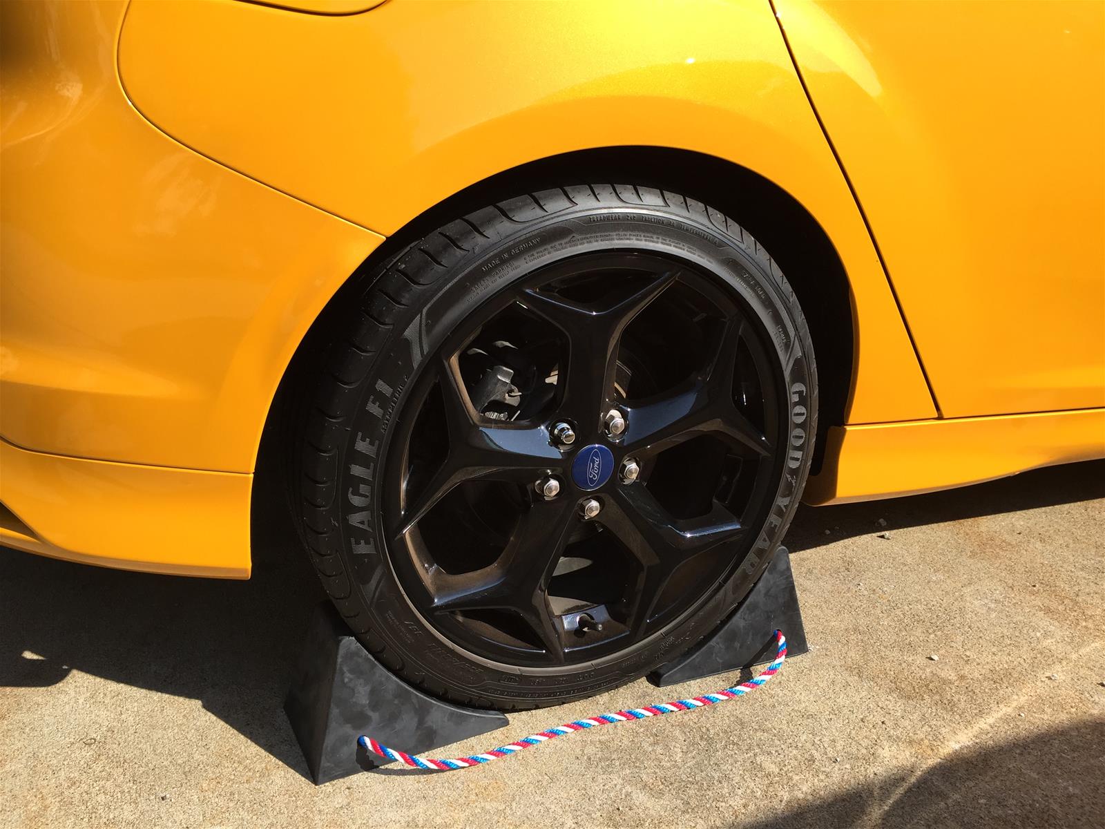 Summit Racing SUM-CSUM074 Summit Racing™ Wheel Chock and Floor Jack ...